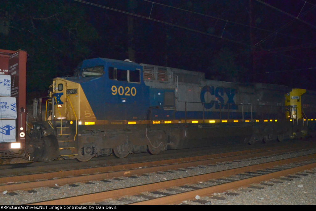 CSX CW40-9 9020 trails on Q417-10